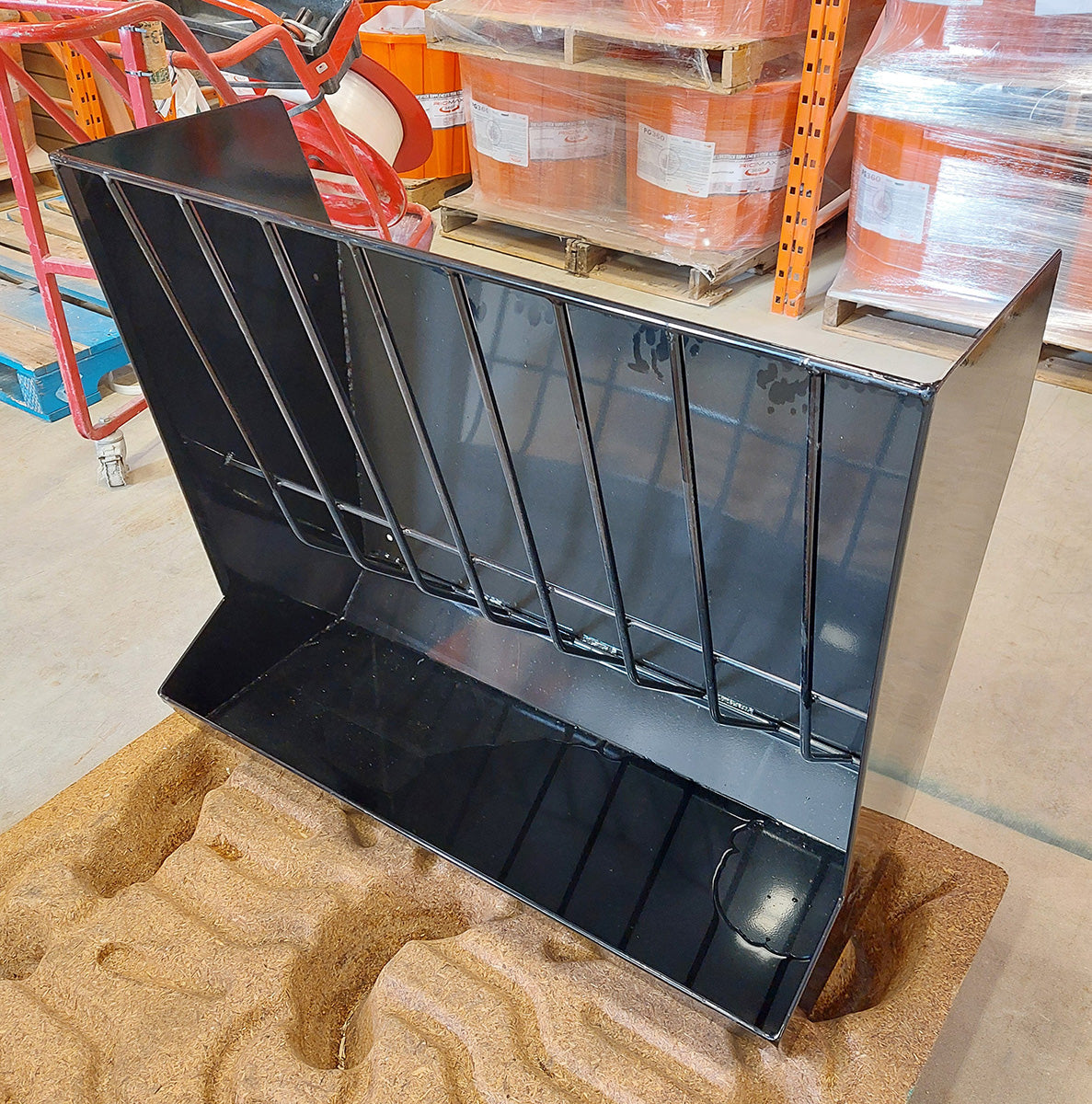 Heavy-Duty Horse Grain Feeder | Stall Hay & Grain Feeder by Lakeland ...